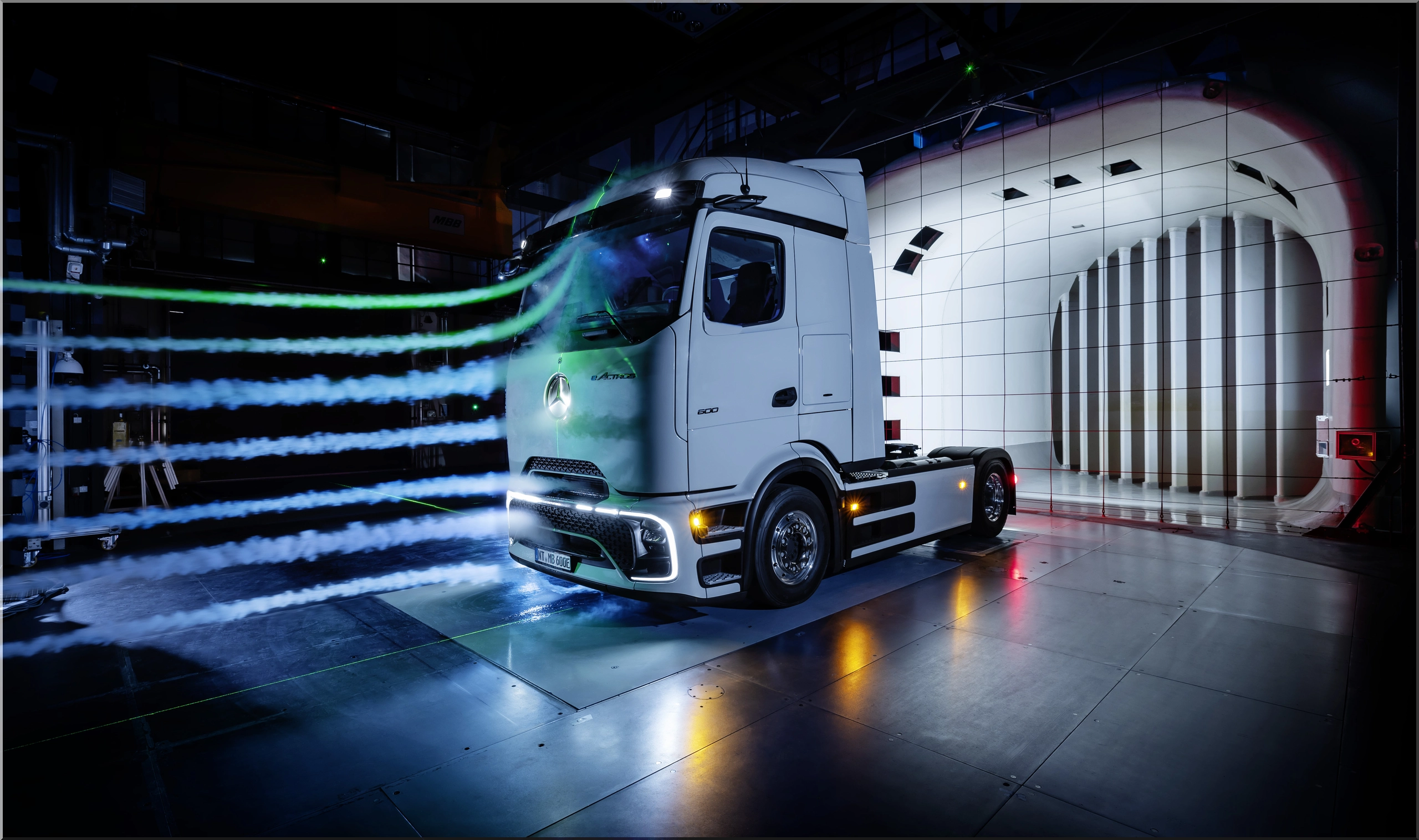 Mercedes-Benz Trucks unveils the eActros 600, a battery-electric long ...