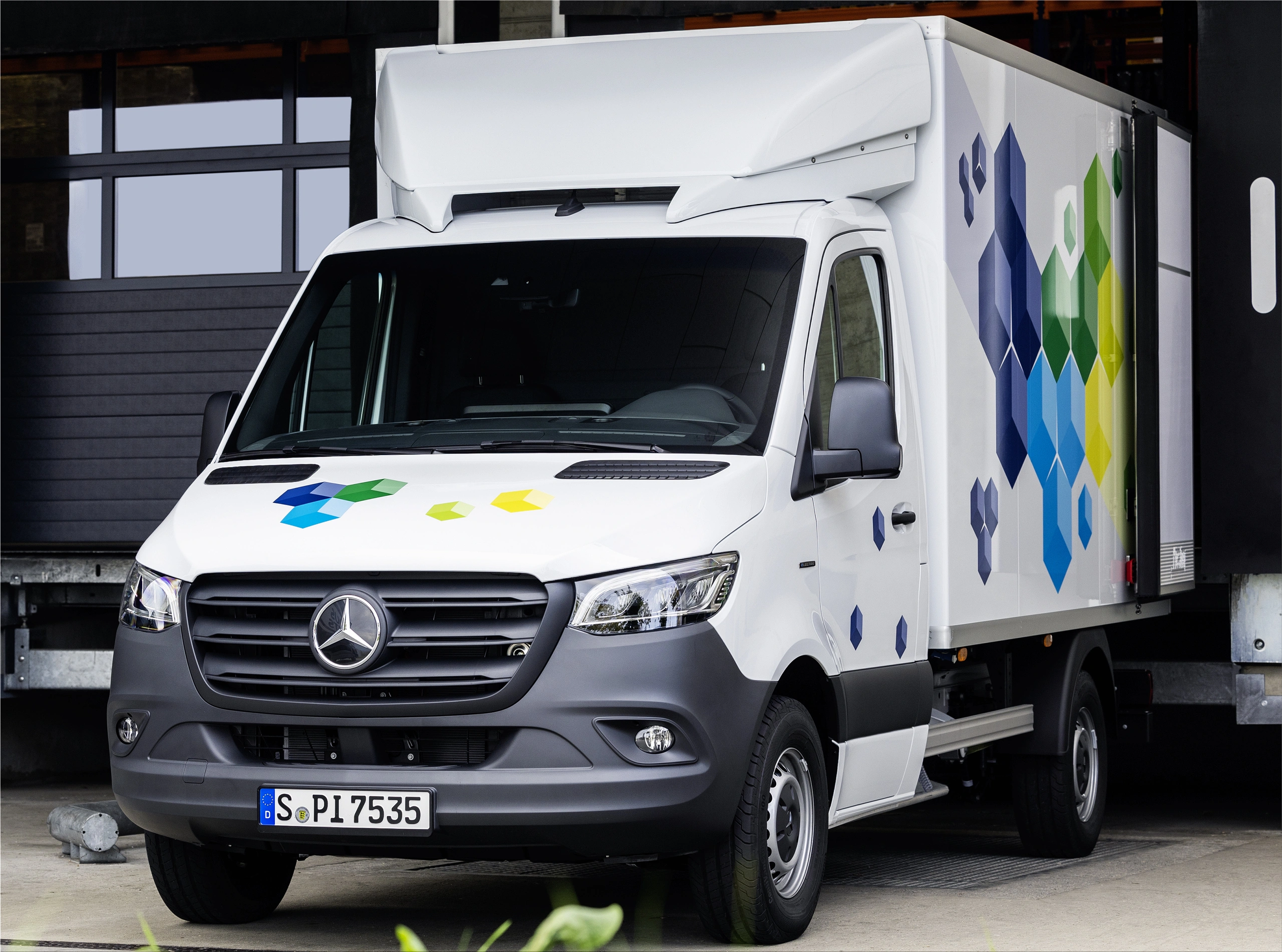 The new Mercedes-Benz eSprinter has a range of up to 400 km | EV Stories